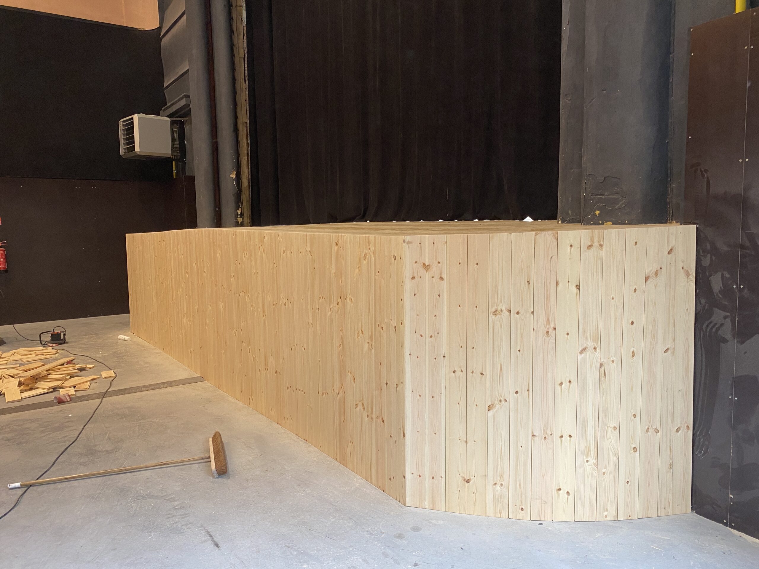 Timmer Tom | Afwerking podium